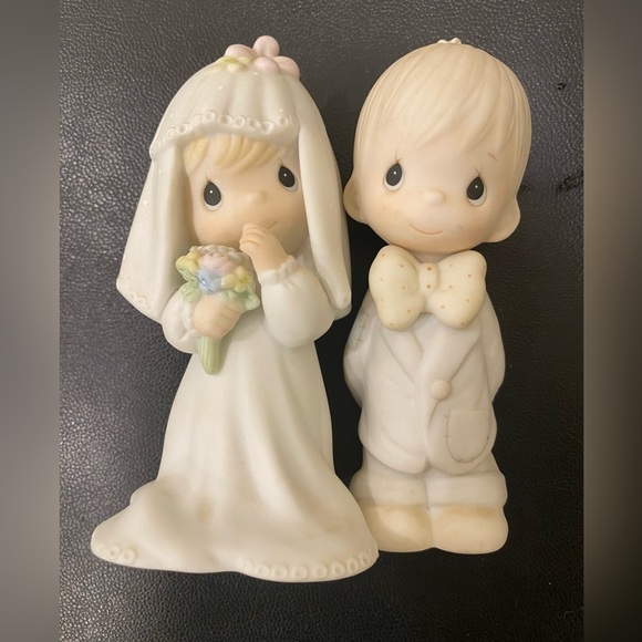 Precious Moments | Design | Precious Moments Bride Groom Figurines Cake ...